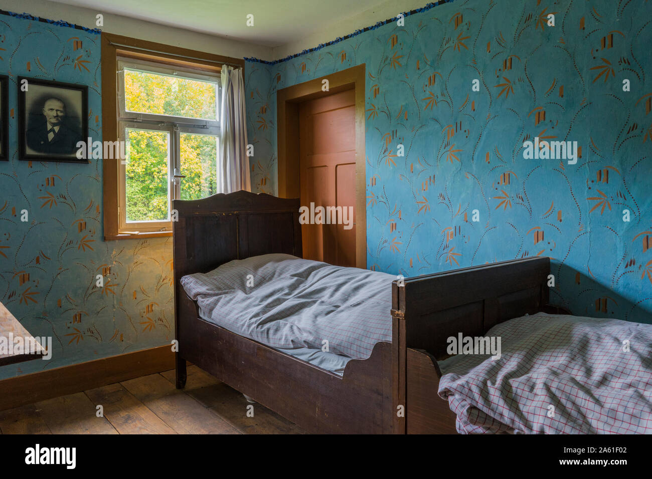 Medieval house interior peasant hi-res stock photography and images - Alamy