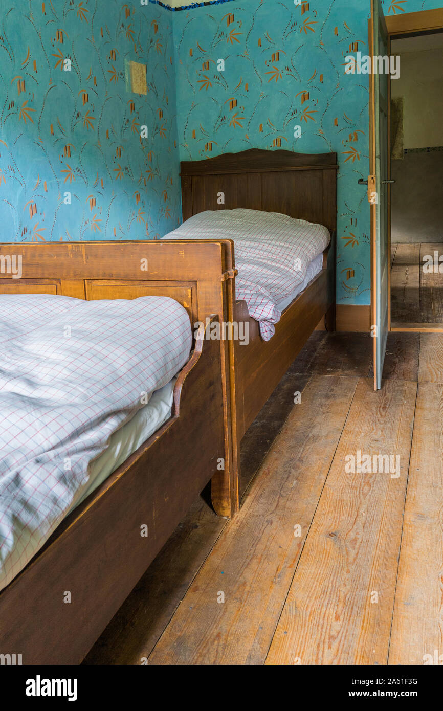 Medieval house interior peasant hi-res stock photography and images - Alamy