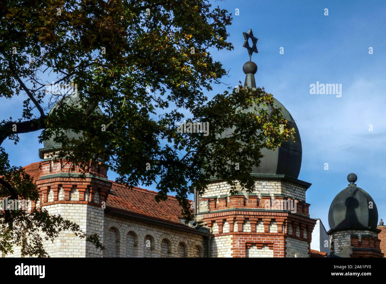 Synagogue exterior hi-res stock photography and images - Alamy