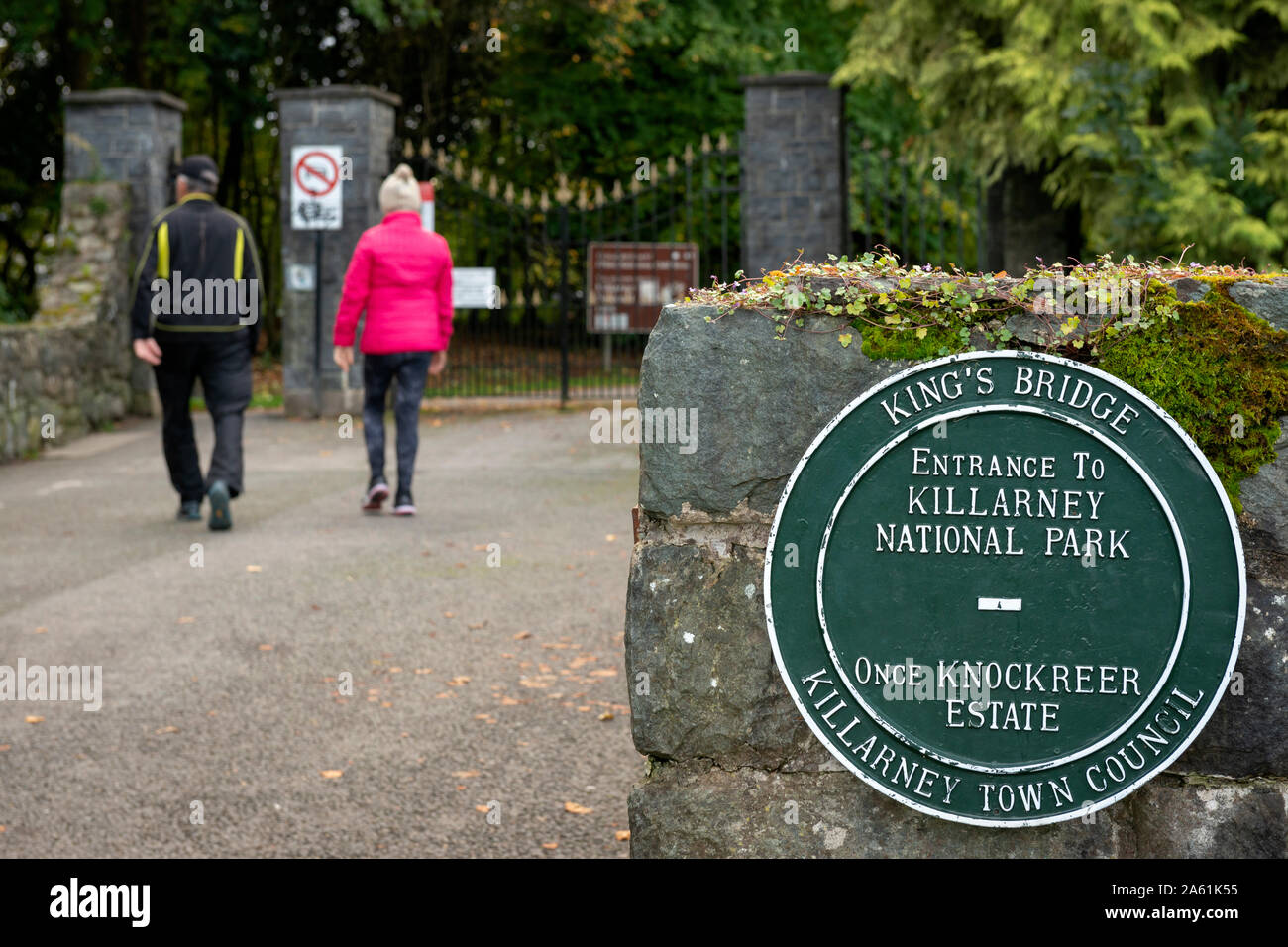 Entrance to Killarney National Park plaque sign at the King's Bridge ...