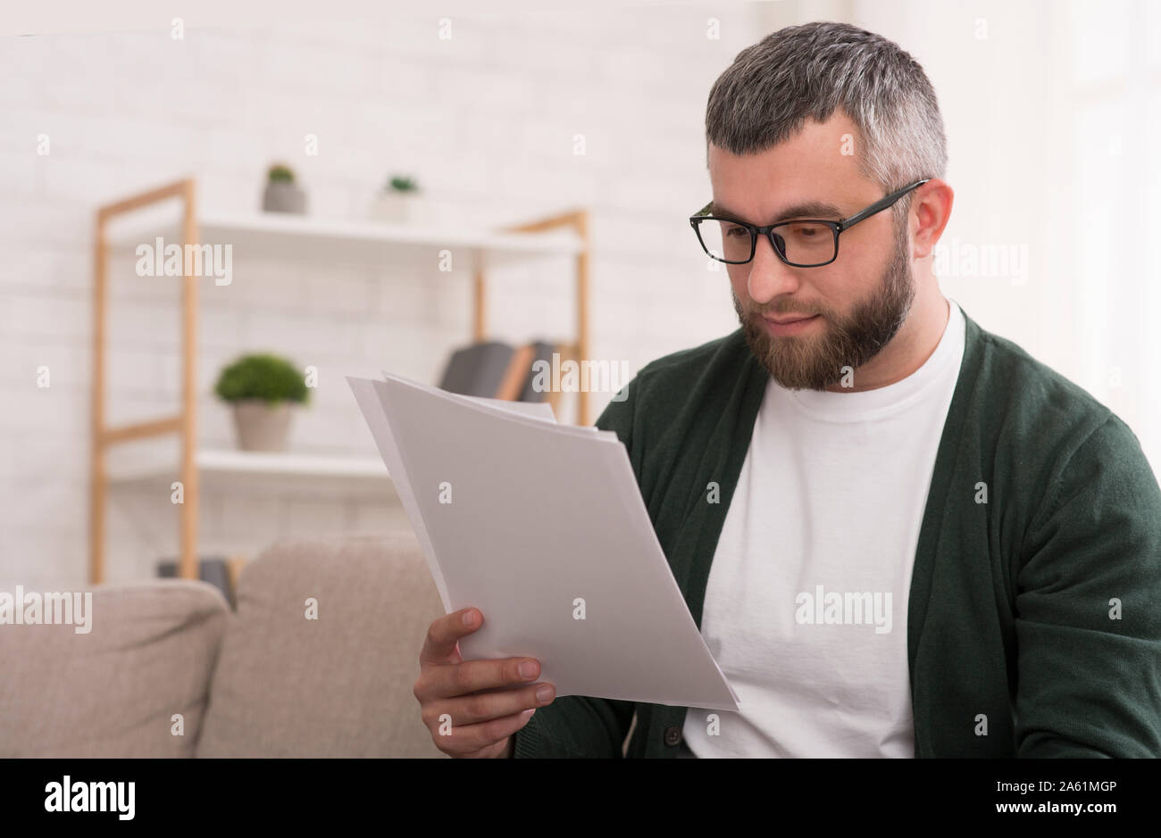 Article education hi-res stock photography and images - Alamy