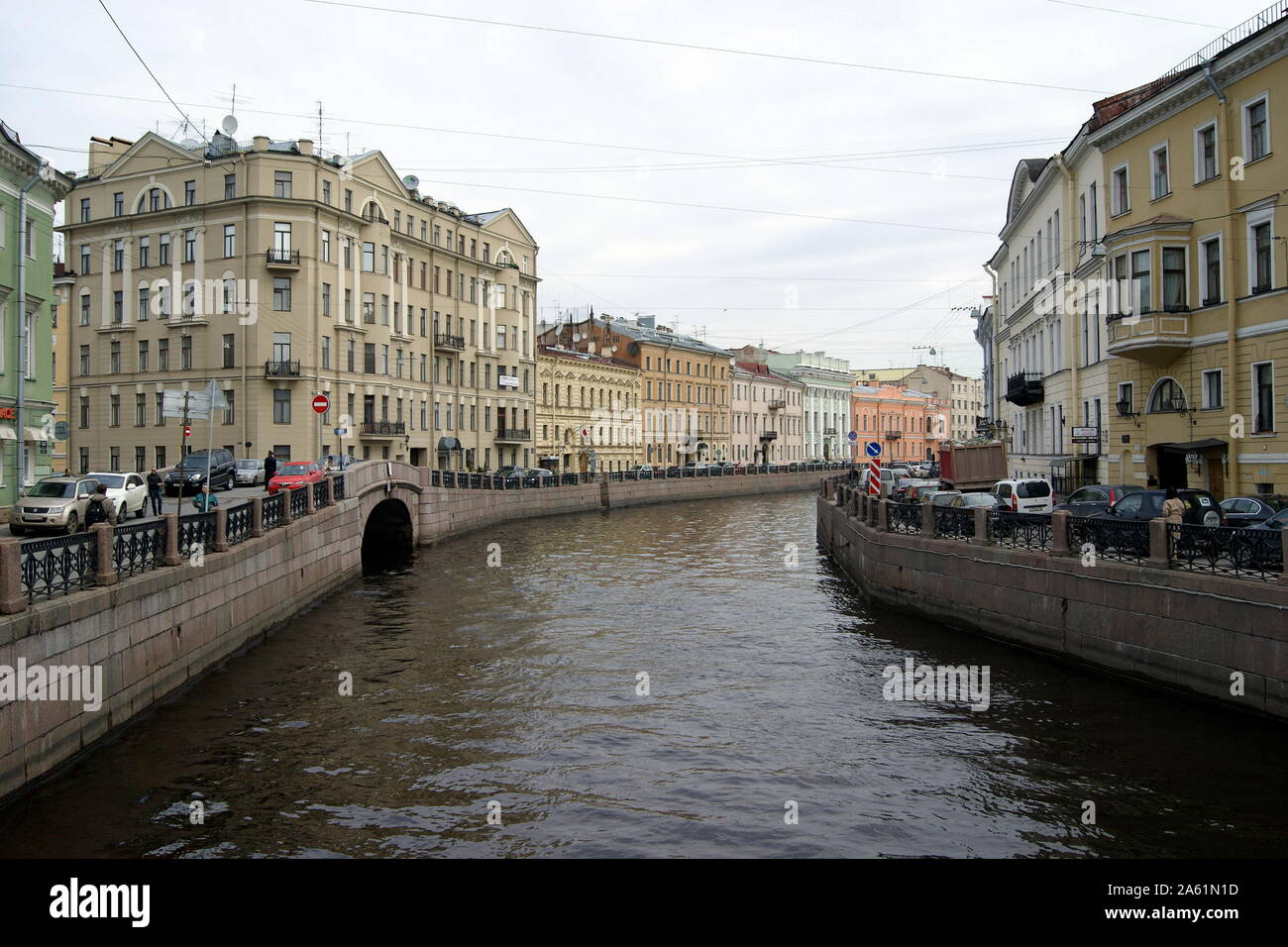 Urban scene with Moyka River Embankments, the arch of 2nd Winter Bridge ...