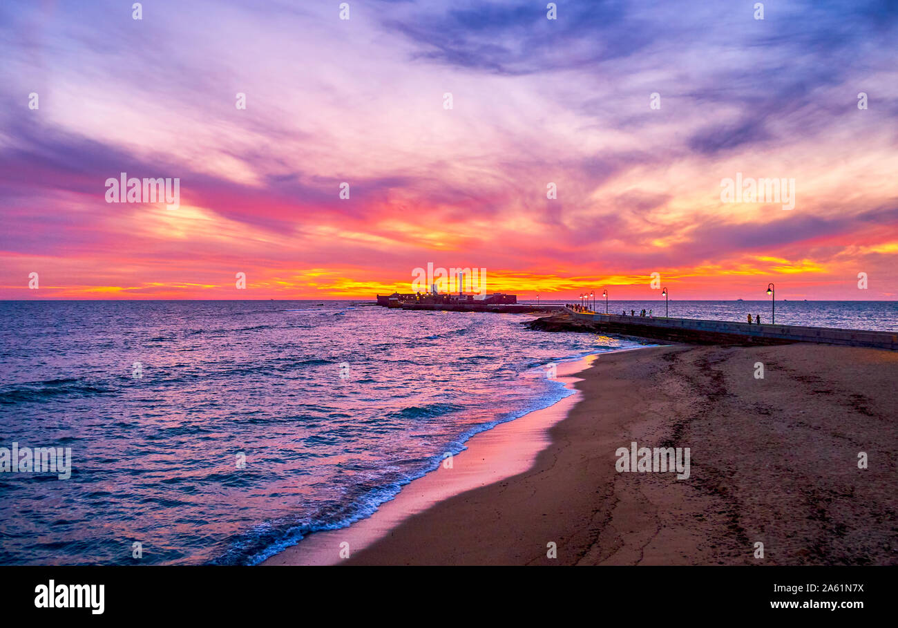 Enjoy the cloudy sunset over Atlantic Ocean with a view on tidal waves ...