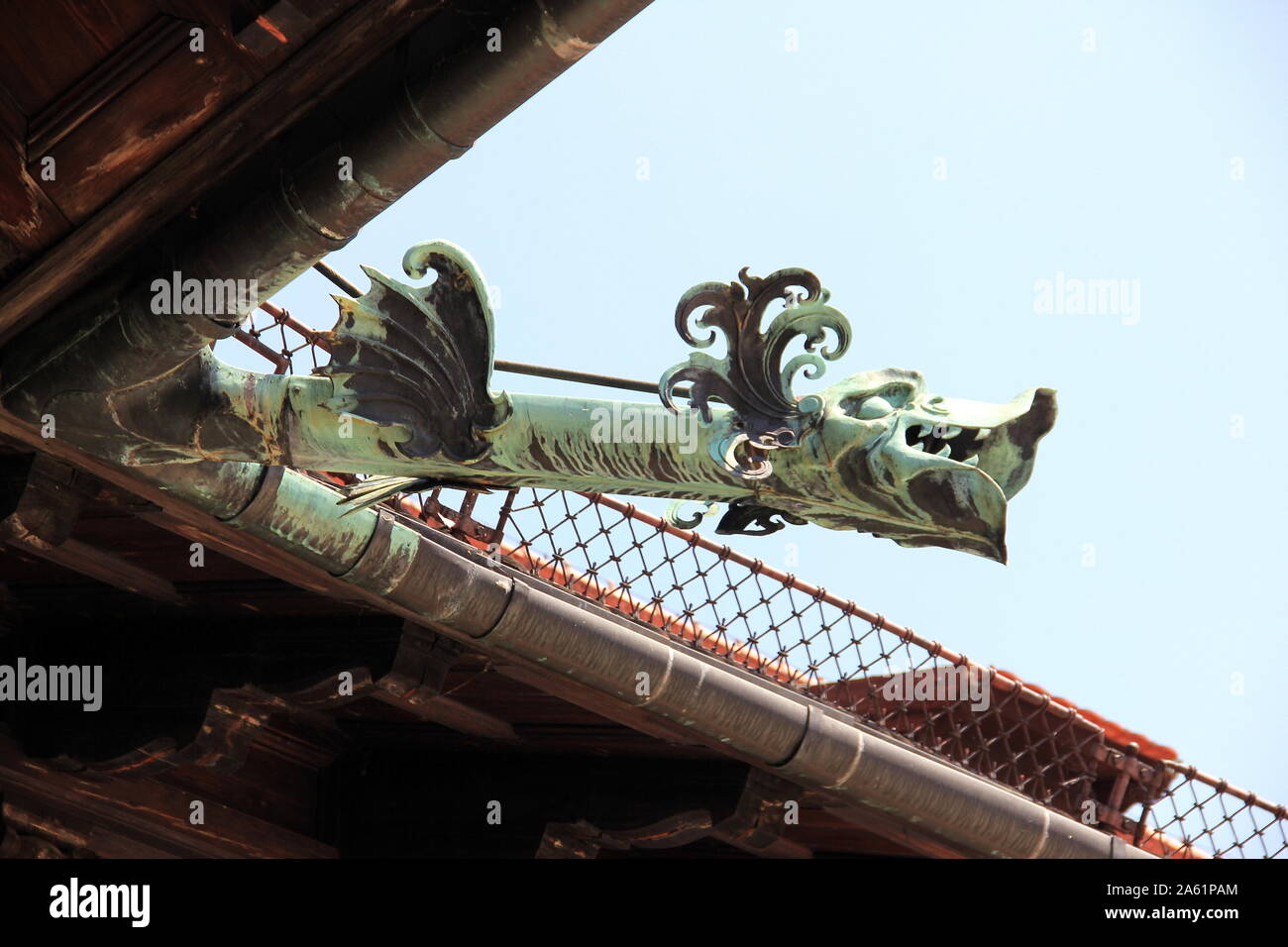 Dragon head roof gutter hi-res stock photography and images - Alamy