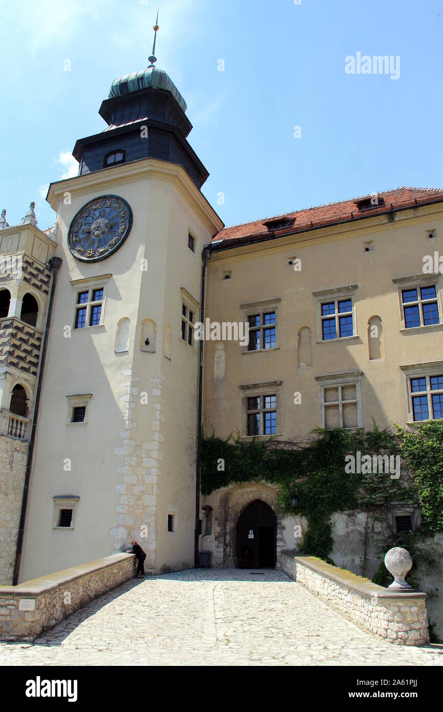 Pieskowa Skala Castle with gardens in the valley of Pradnik river Stock ...