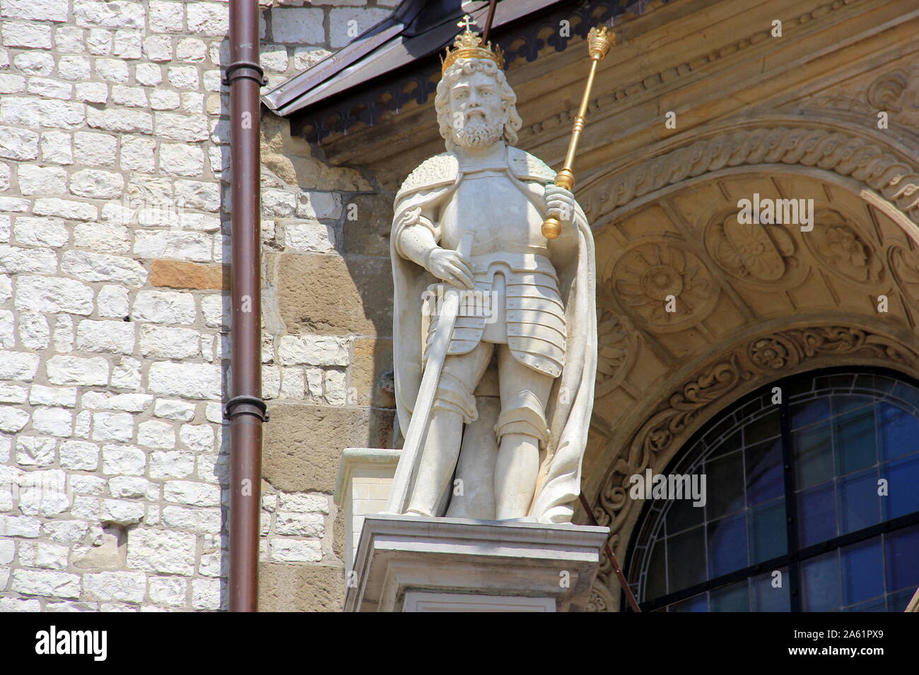 Statues of legendary Polish Kings decorating the Cathedral at the Wawel ...