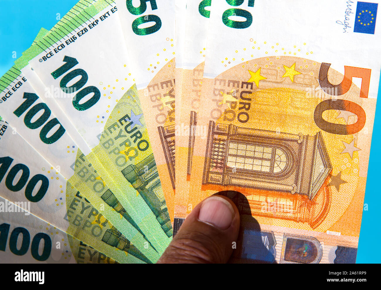 100 euros euro note notes hi-res stock photography and images - Alamy