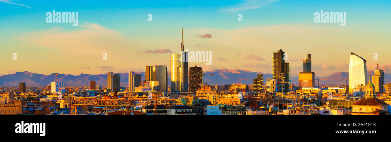 Milan skyline alps hi-res stock photography and images - Alamy