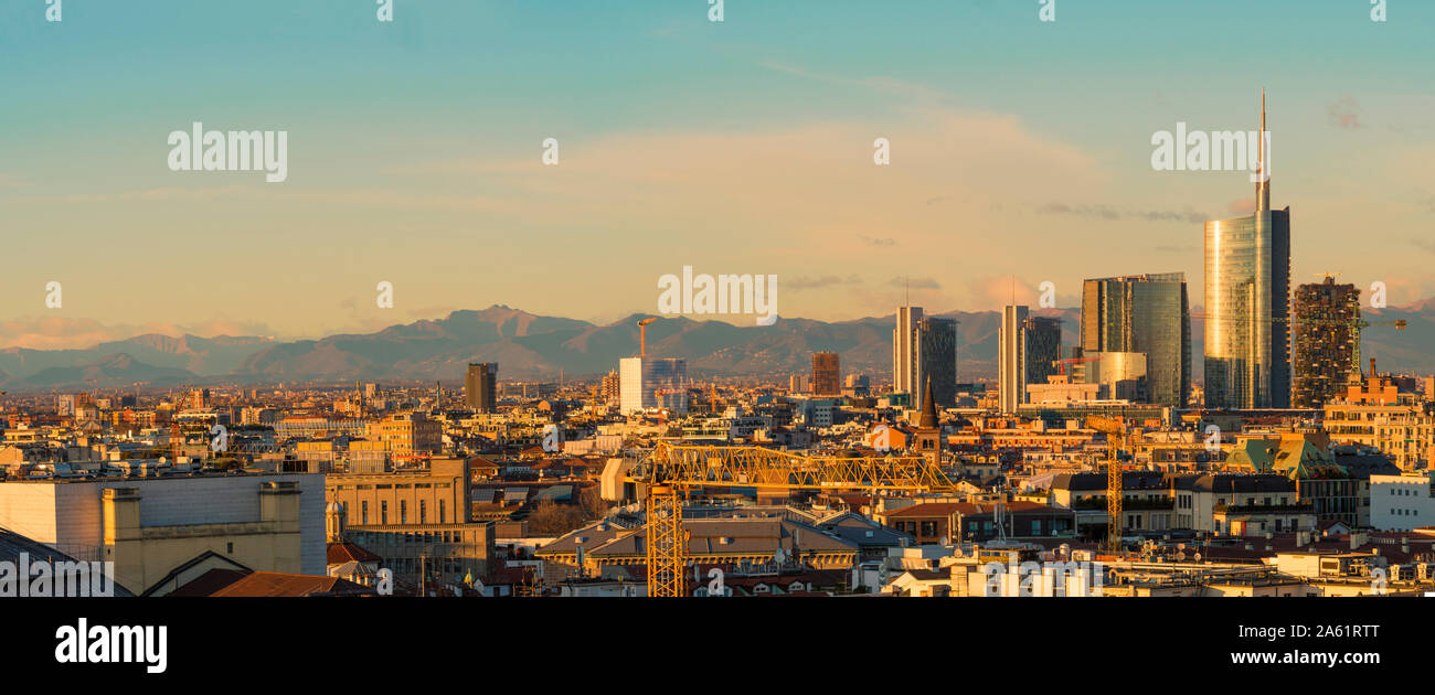 Milan skyline alps hi-res stock photography and images - Alamy