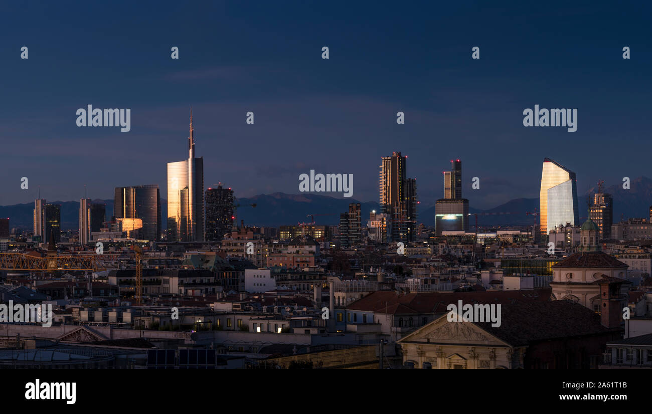 Milan skyline alps hi-res stock photography and images - Alamy