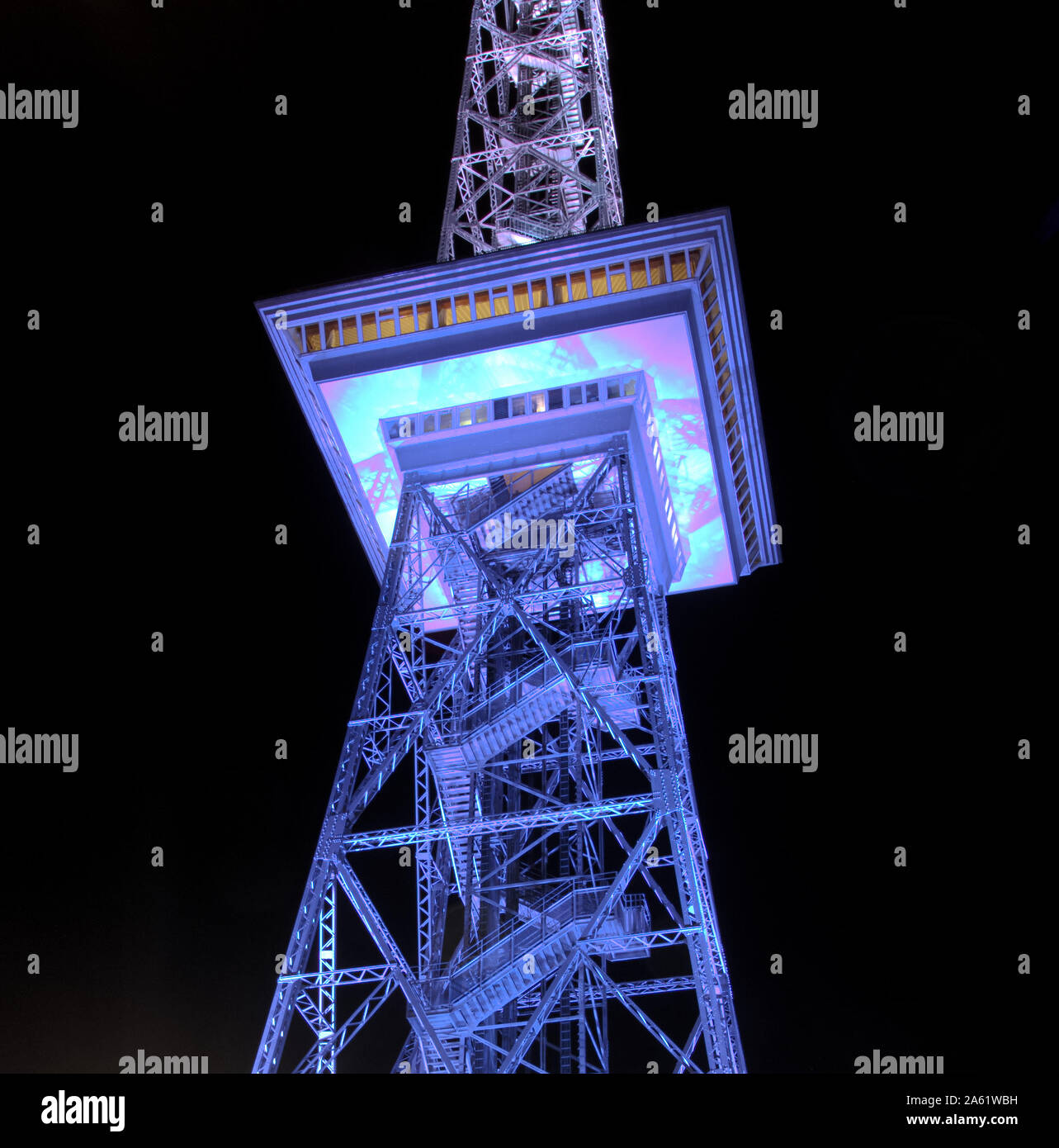 Steel truss tower hi-res stock photography and images - Alamy