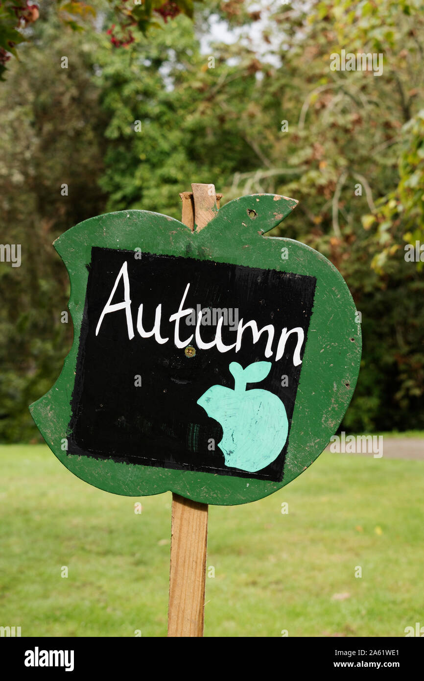 Fall sign hi-res stock photography and images - Alamy