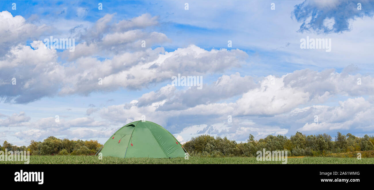 Grass tent hi-res stock photography and images - Alamy