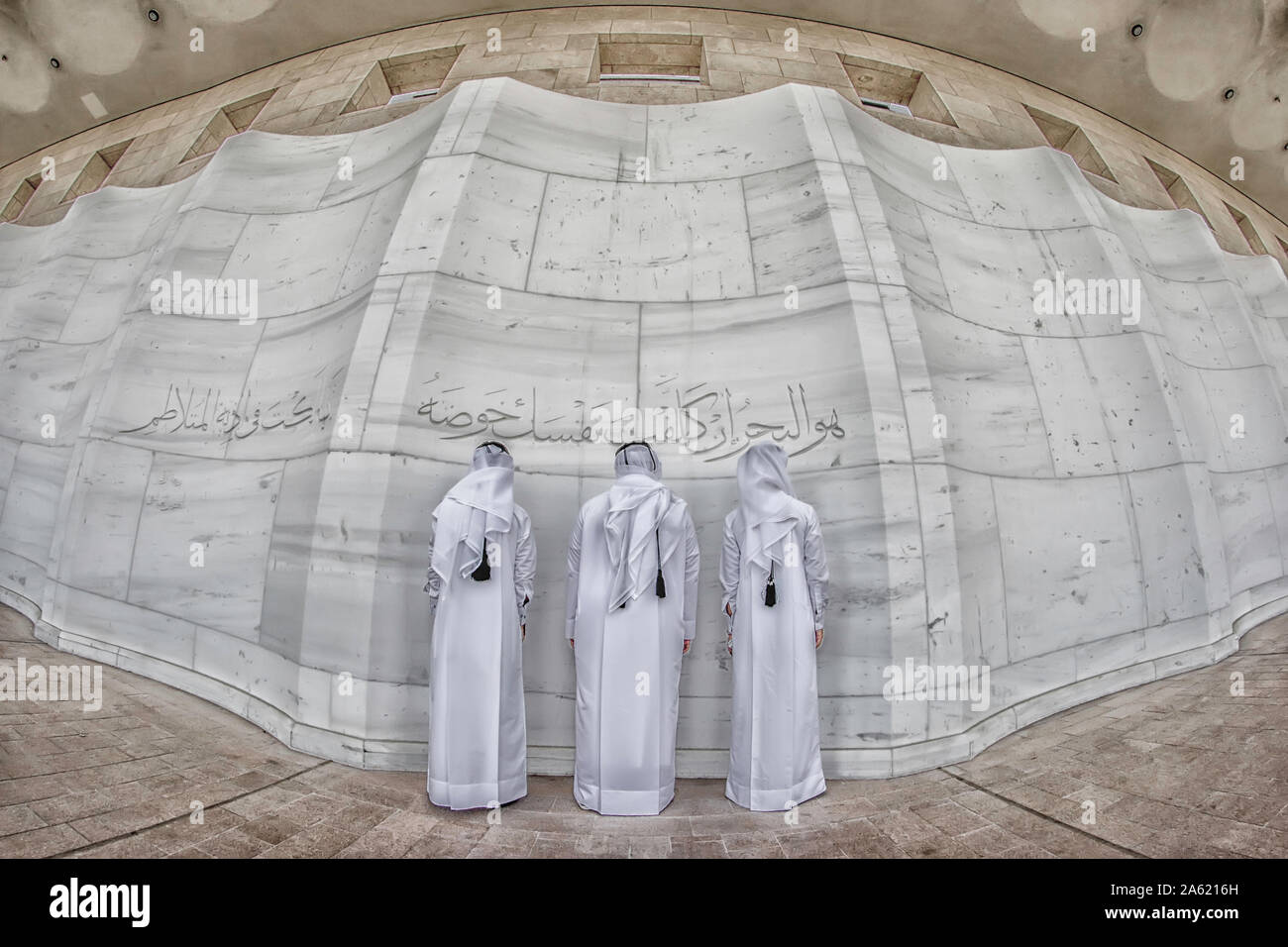 Arab man in traditional dress from back view Stock Photo - Alamy