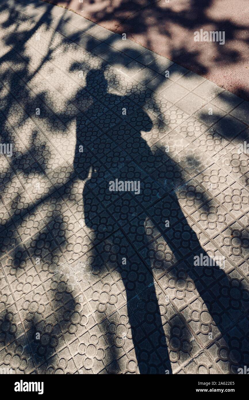 man shadow silhouette on the ground Stock Photo - Alamy