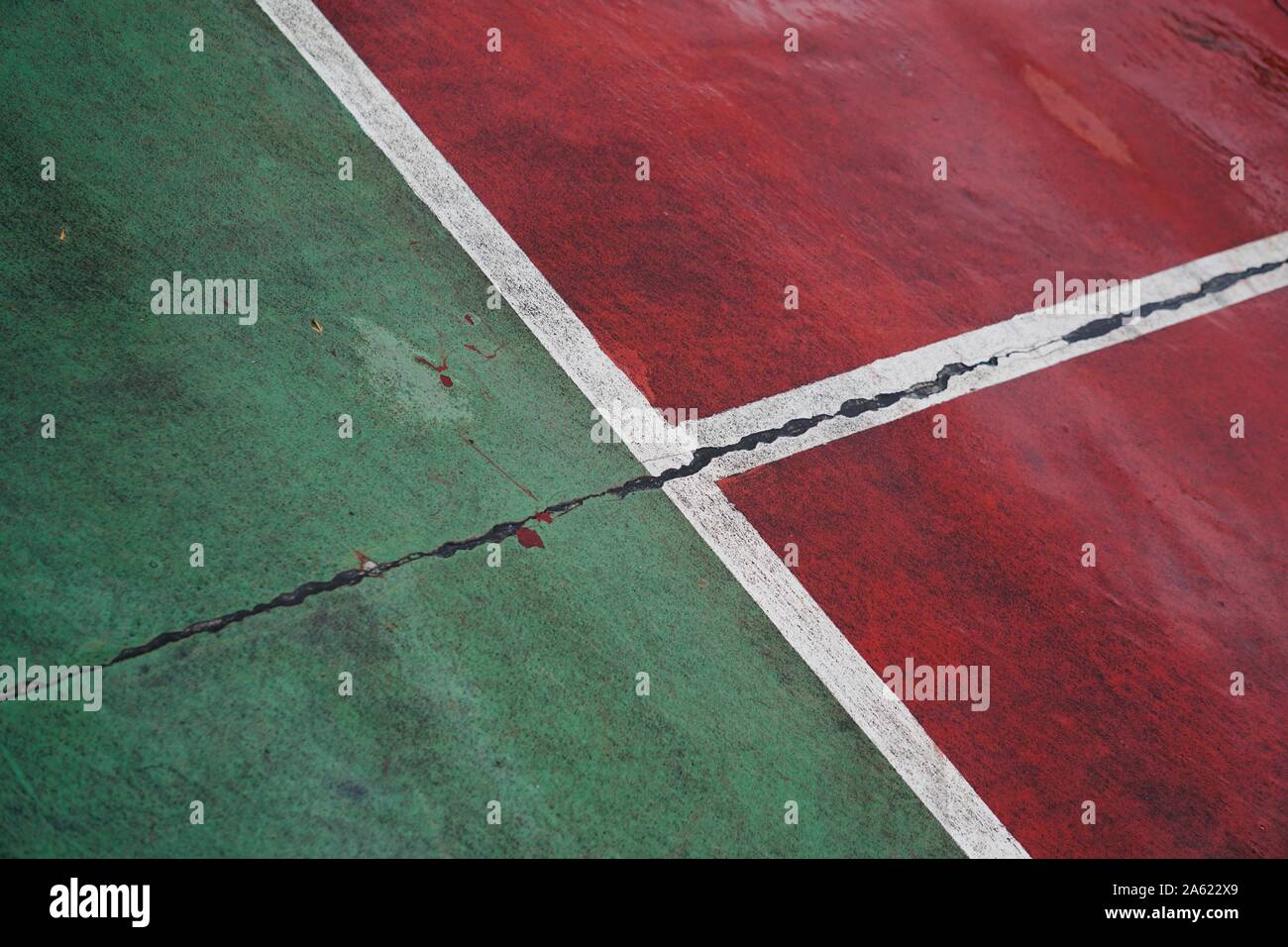 Abandoned old tennis court hi-res stock photography and images - Alamy
