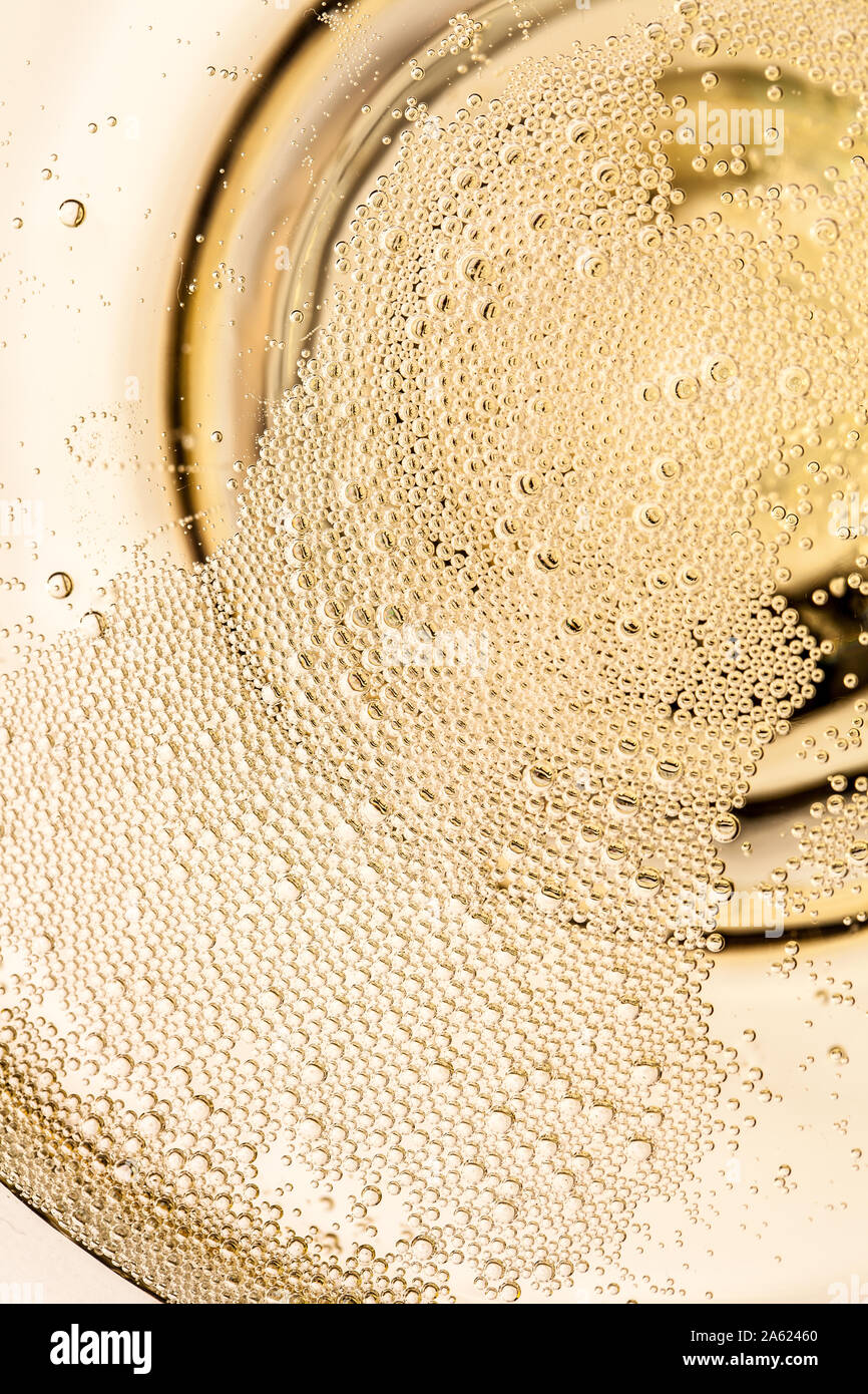 Champagne bubble glass hi-res stock photography and images - Alamy