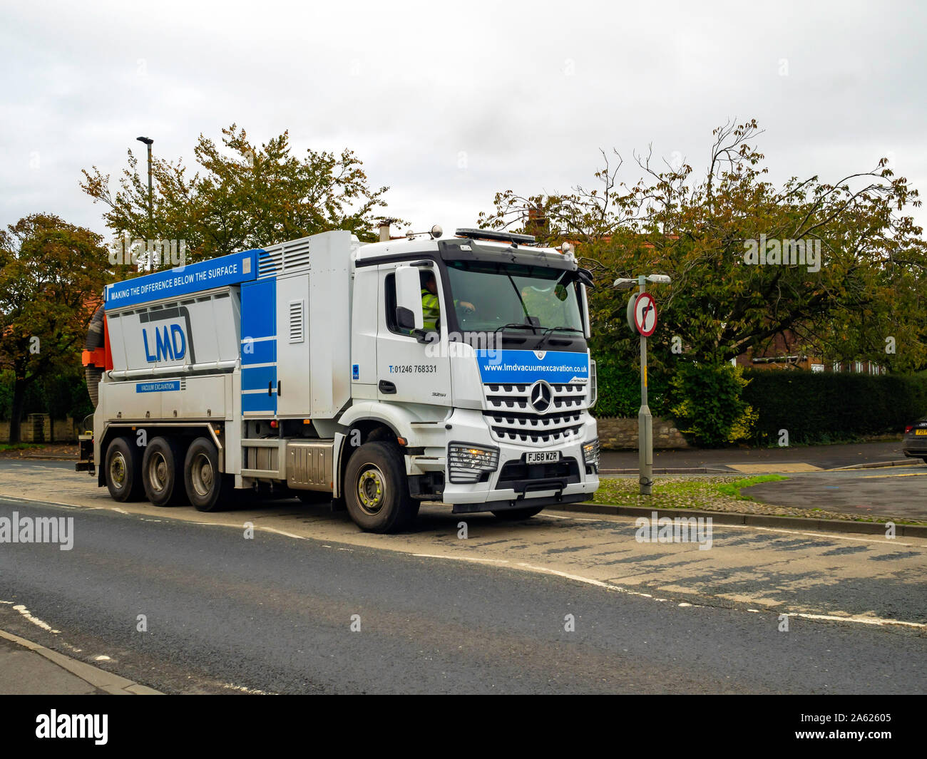 Vacuum truck hi-res stock photography and images - Alamy