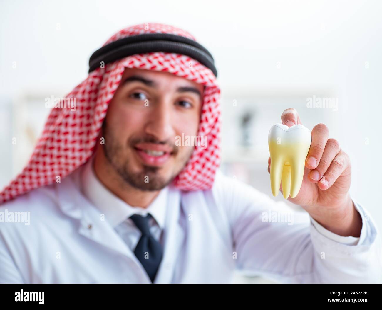 The arab dentist working on new teeth implant Stock Photo - Alamy