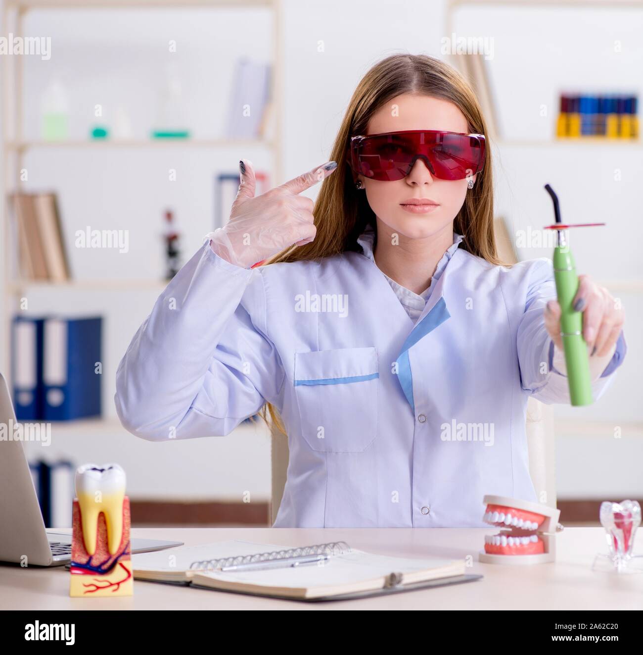 The dentistry student practicing skills in classroom Stock Photo - Alamy