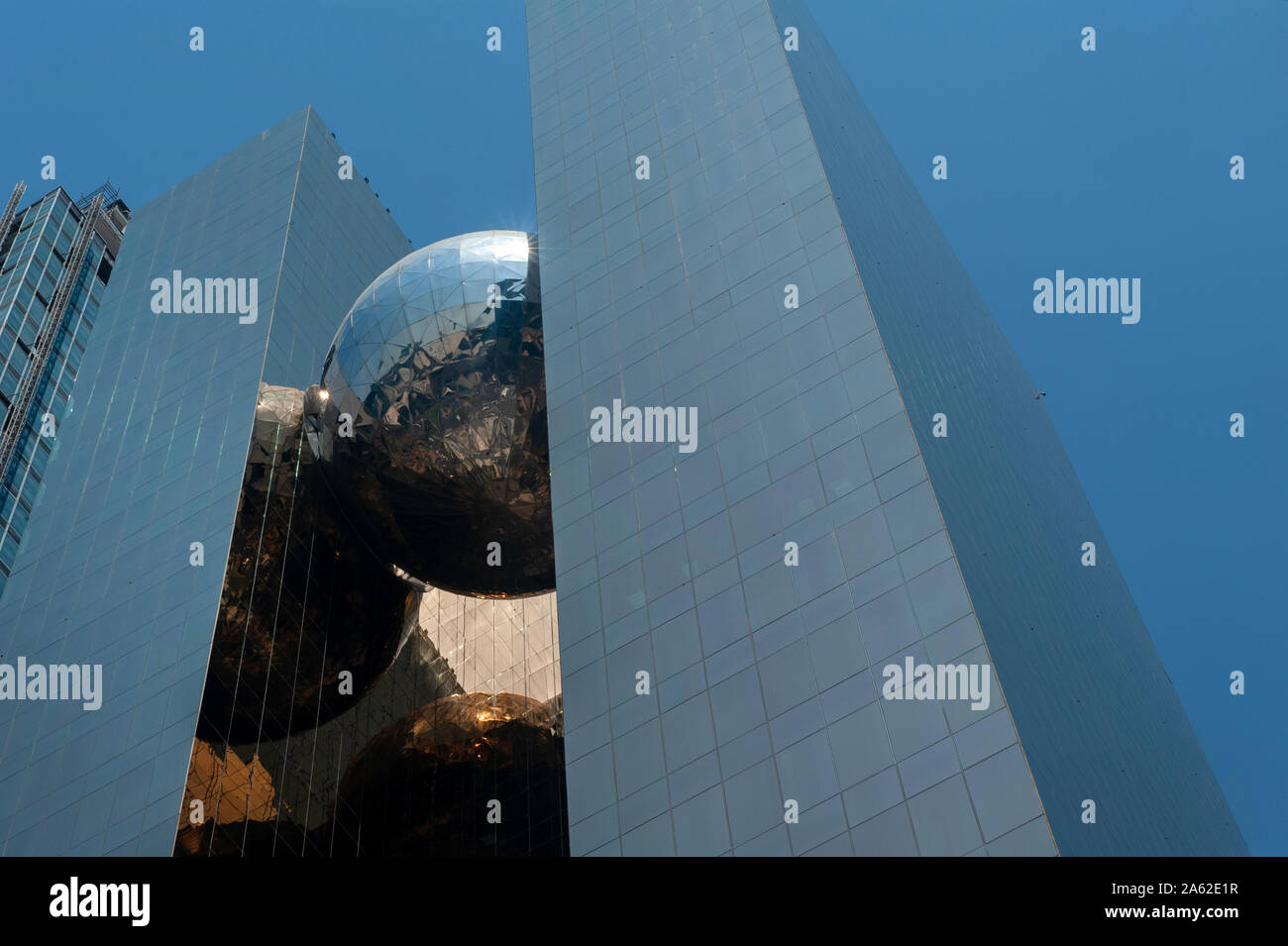 The Qatar Stock Exchange Building in the capital Doha Stock Photo - Alamy