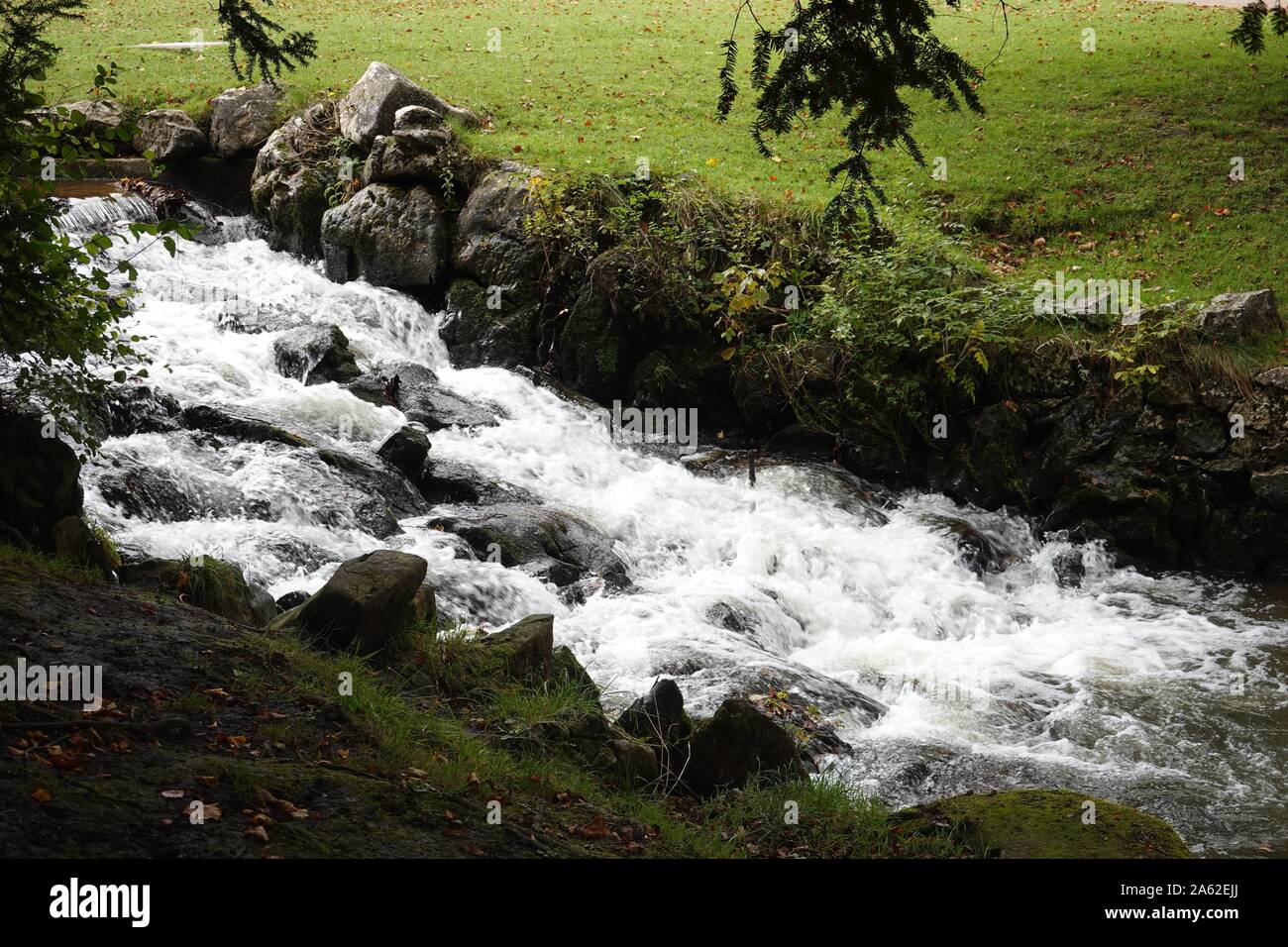 Stream running through gardens hi-res stock photography and images - Alamy