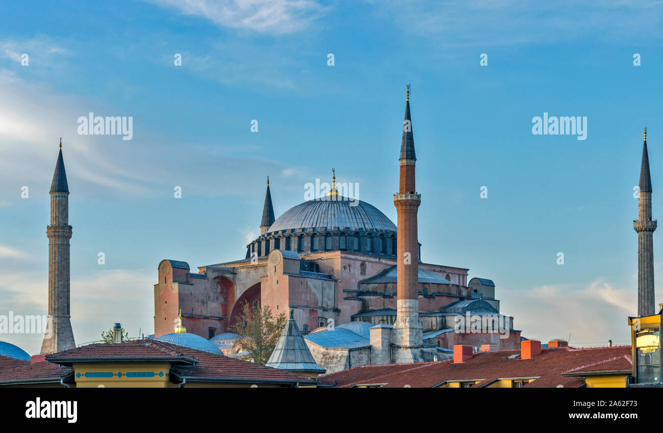 ISTANBUL TURKEY THE HAGIA SOPHIA BUILDING AND MINARETS EARLY EVENING ...
