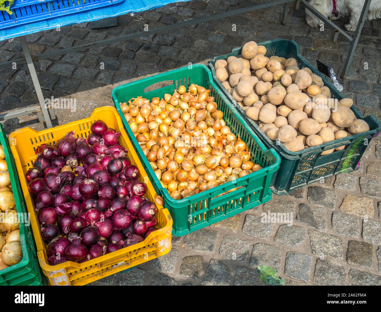 Vegetables at the weekly market Stock Photo - Alamy