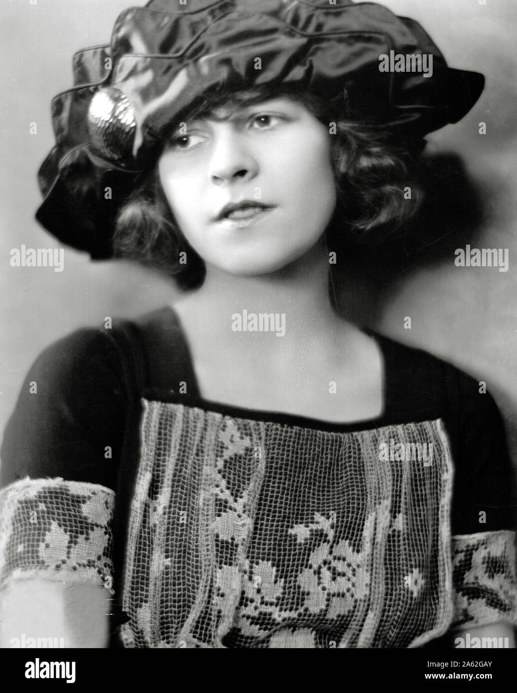 Ruth Gordon (1920) File Reference # 33848-956THA Stock Photo - Alamy