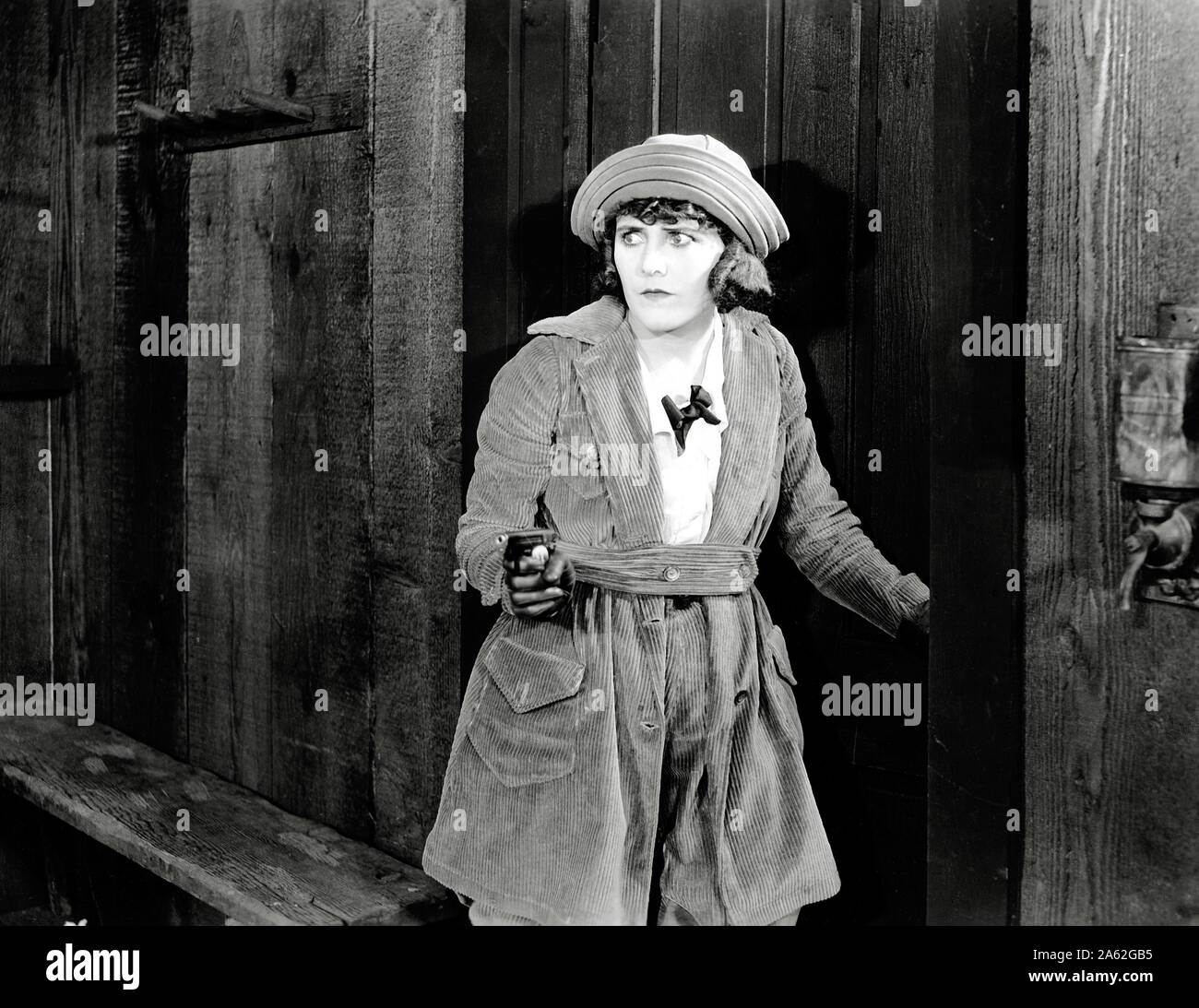 Ruth Roland, "The Avenging Arrow" (1921) Pathe File Reference # 33848-959THA Stock Photo - Alamy