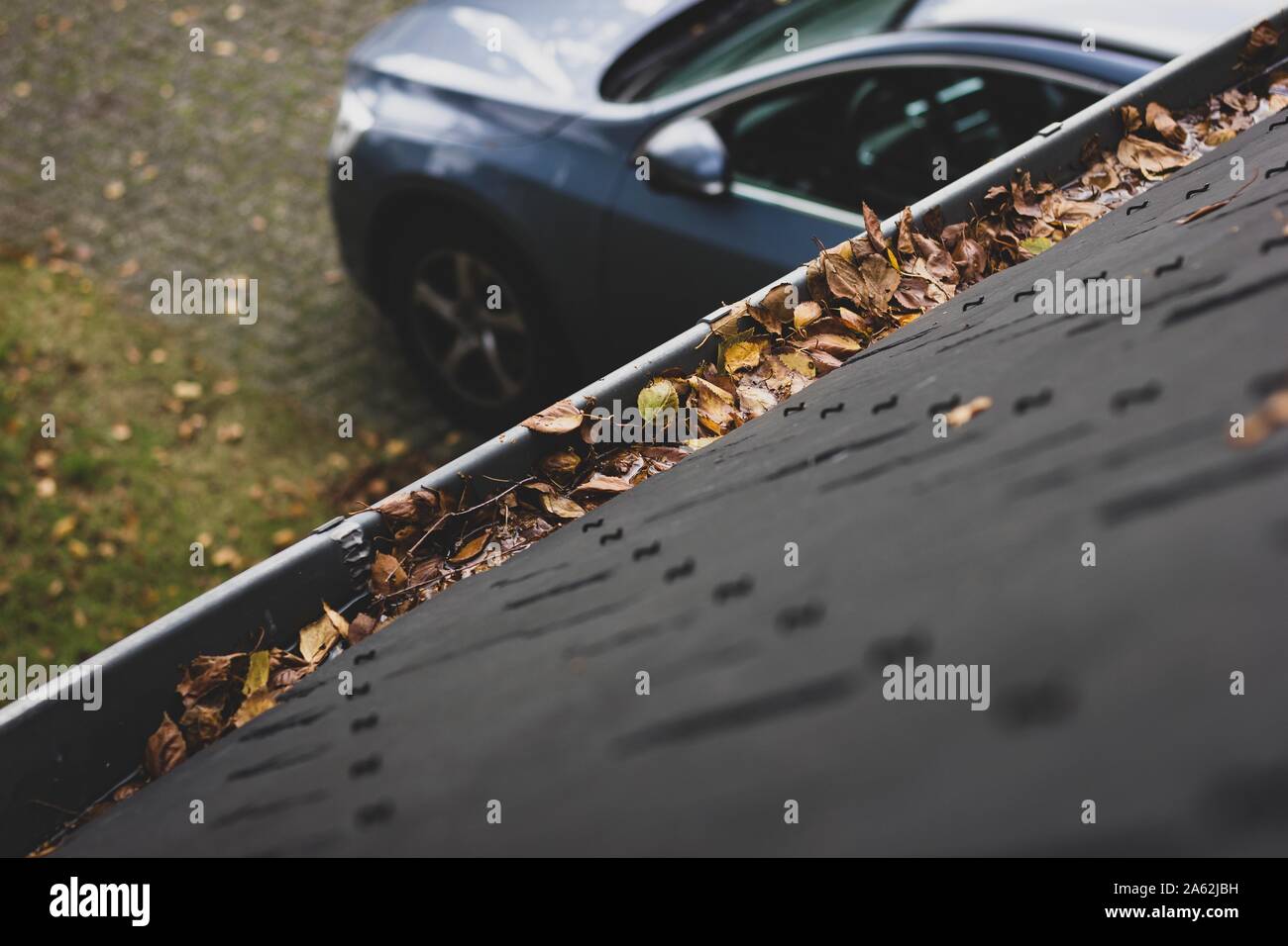 Full gutter hi-res stock photography and images - Alamy