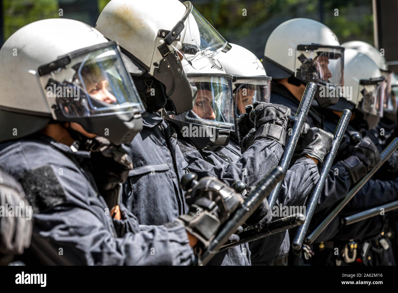 Riot police during an exercise in Cologne, police hundred Stock Photo ...