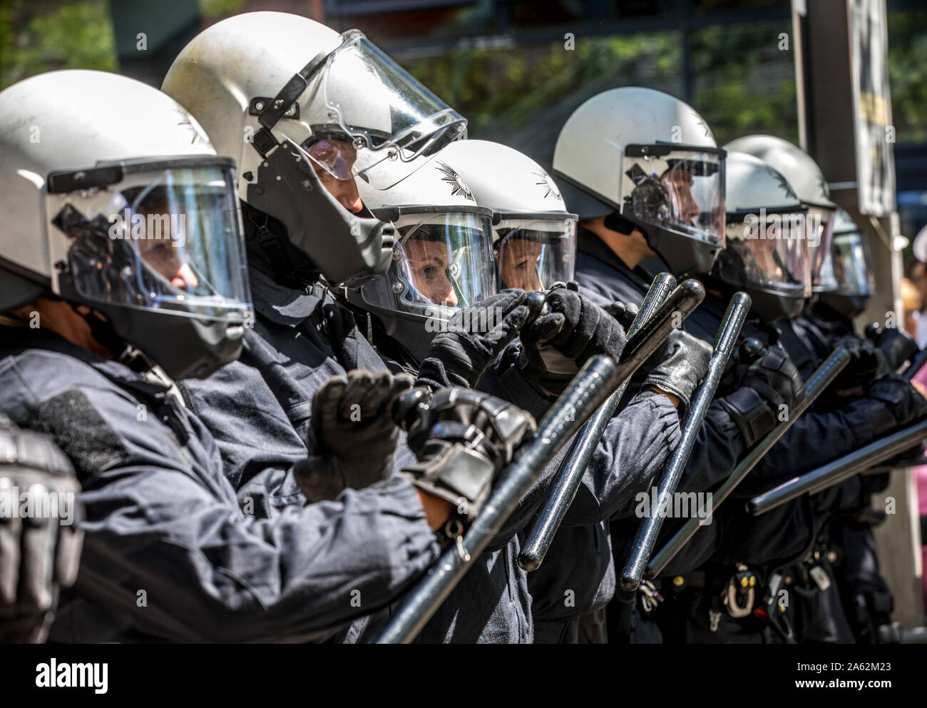 Riot police during an exercise in Cologne, police hundred Stock Photo ...