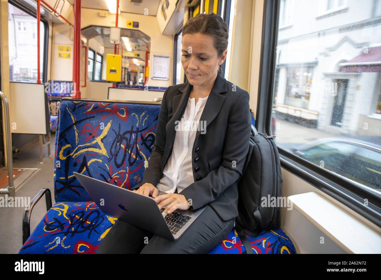 A woman works up, from the road to work, on the road, mobile, subway ...