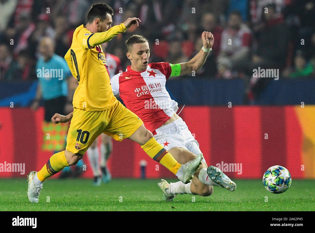 Lionel messi vs slavia praha hi-res stock photography and images - Alamy
