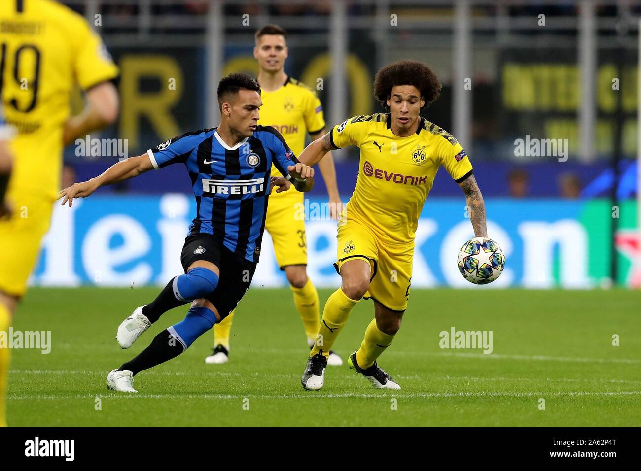 Lautaro martinez full figure hi-res stock photography and images - Alamy