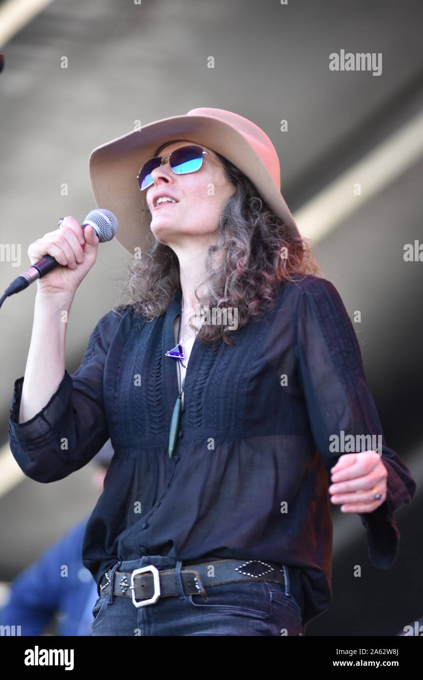 Kenneth neil withrow guitar edie is a female hi-res stock photography ...