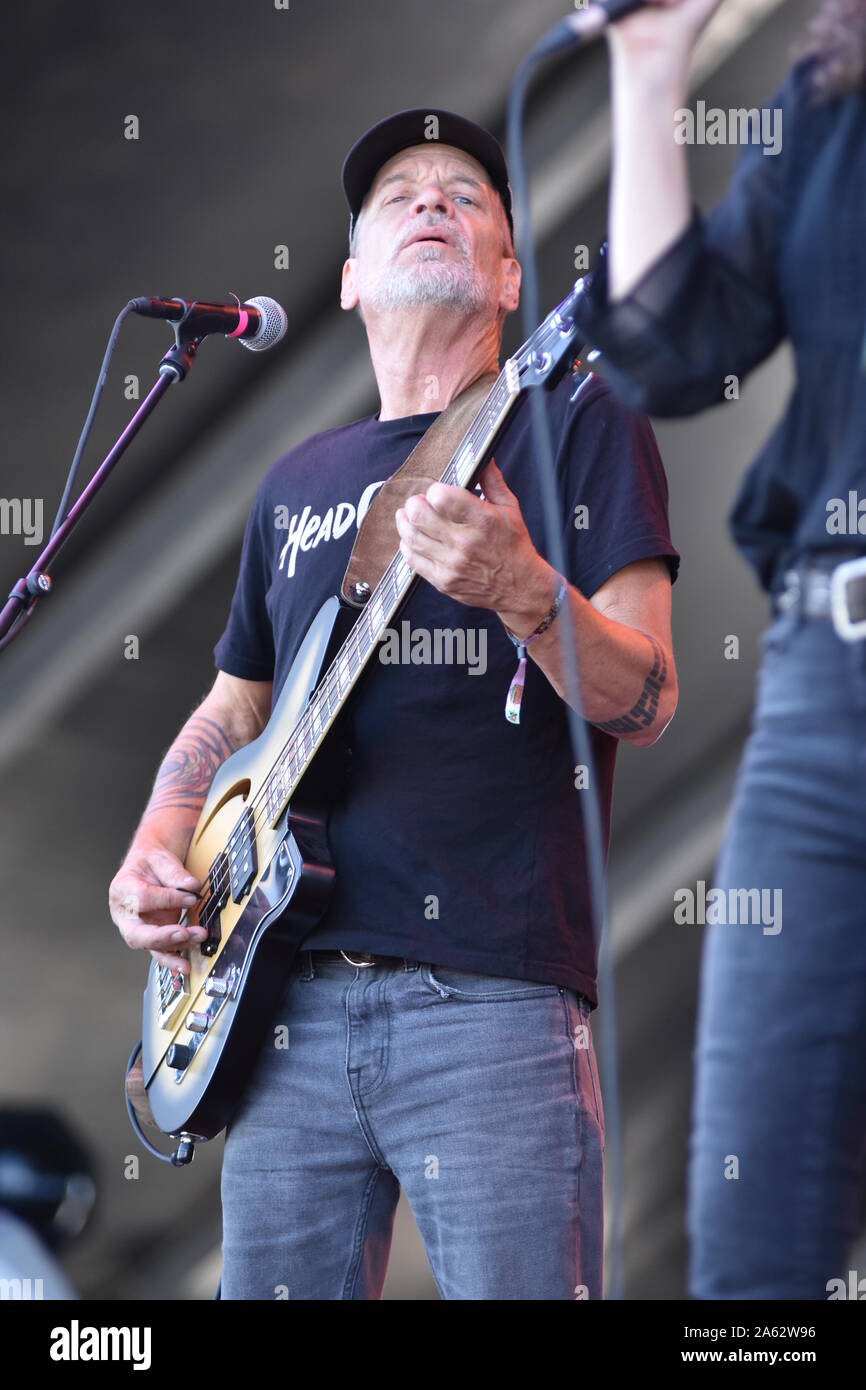 Kenneth neil withrow guitar edie is a female hi-res stock photography ...