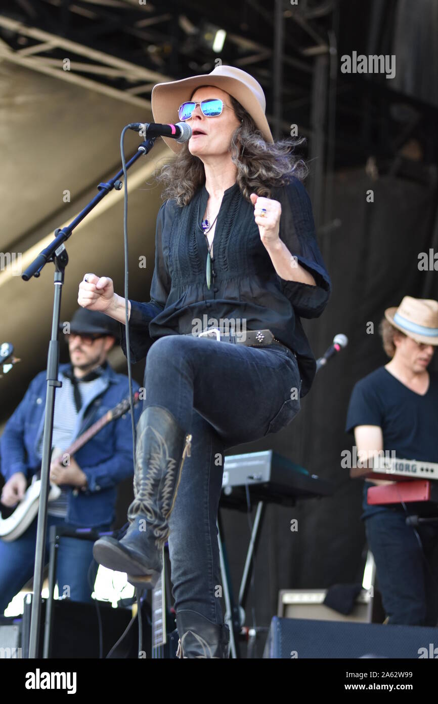 Kenneth neil withrow guitar edie is a female hi-res stock photography ...