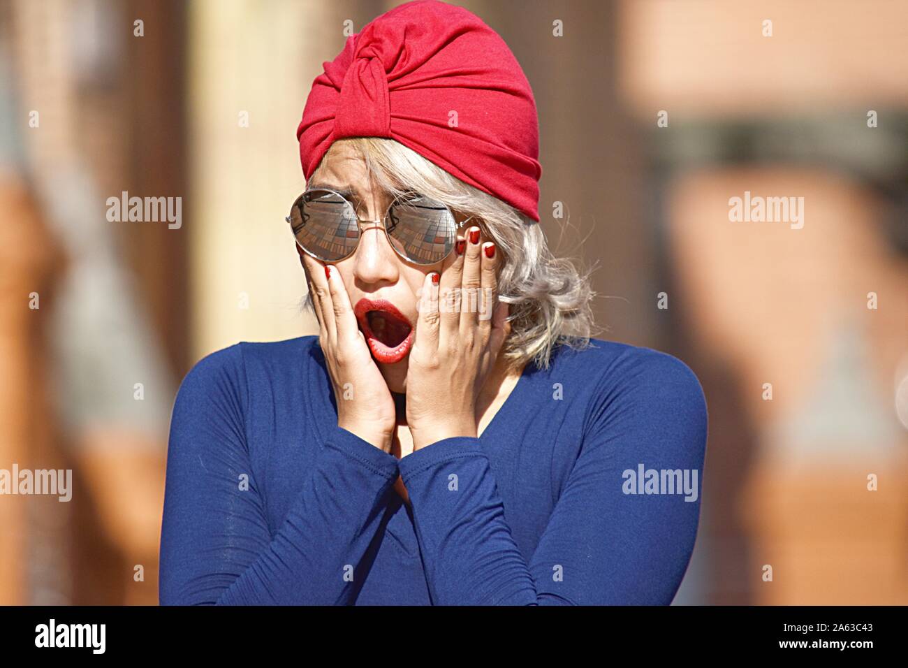 Muslim female hi-res stock photography and images - Alamy