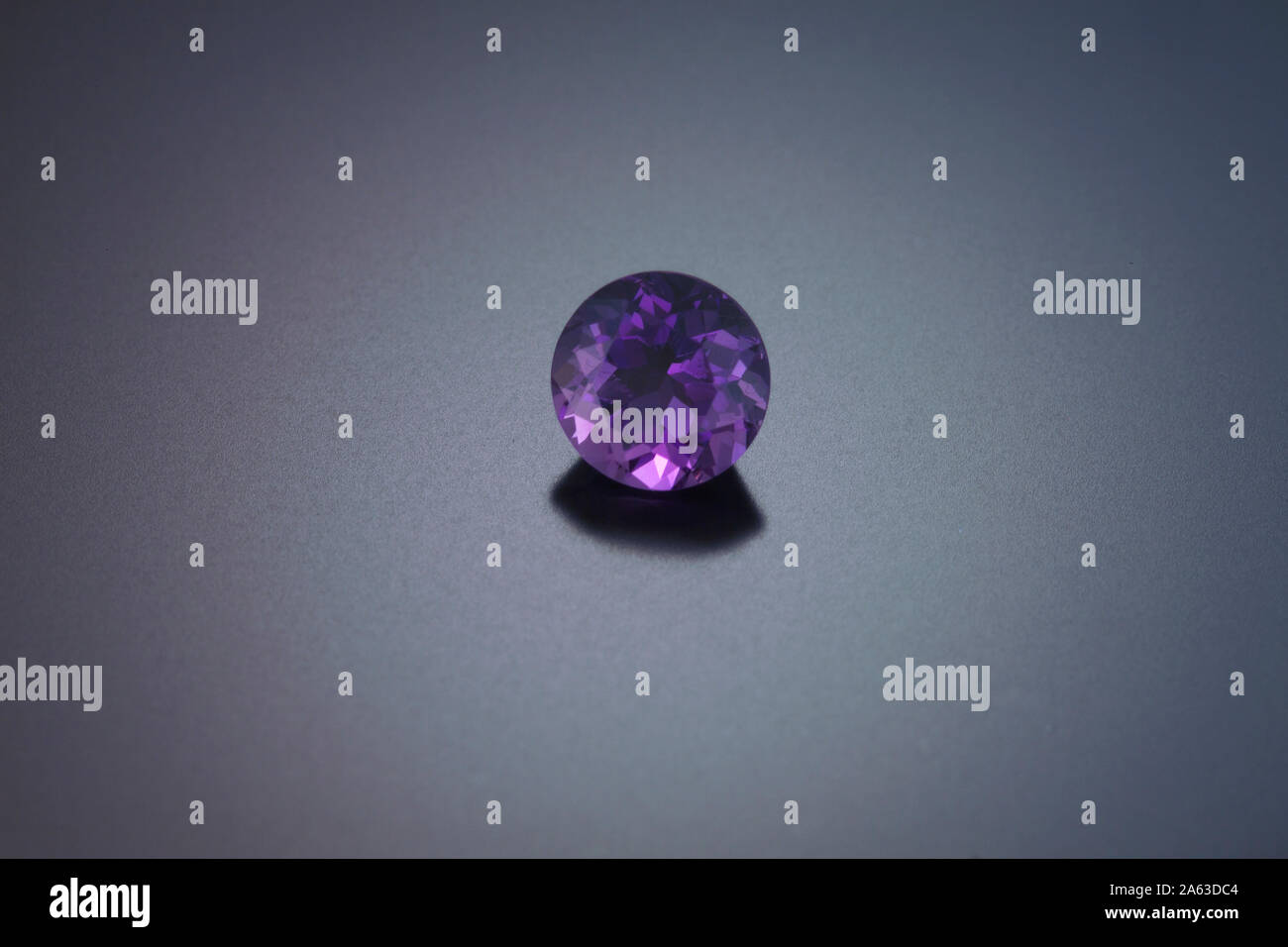 Round cut amethyst hi-res stock photography and images - Alamy