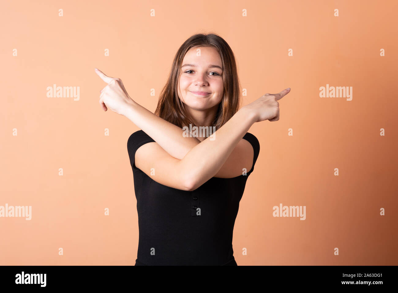 Finger pointing right direction hi-res stock photography and images - Alamy