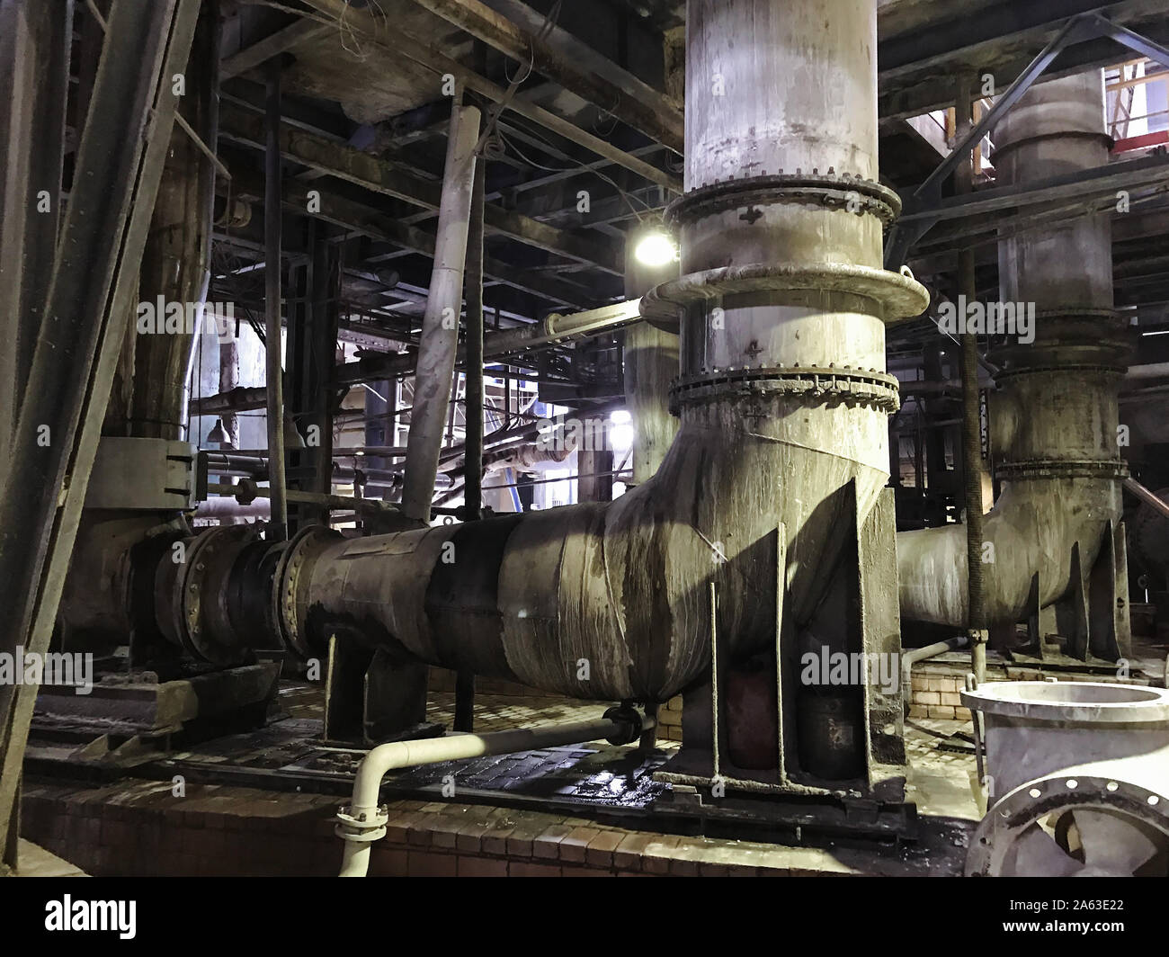 Expansion joint piping hi-res stock photography and images - Alamy