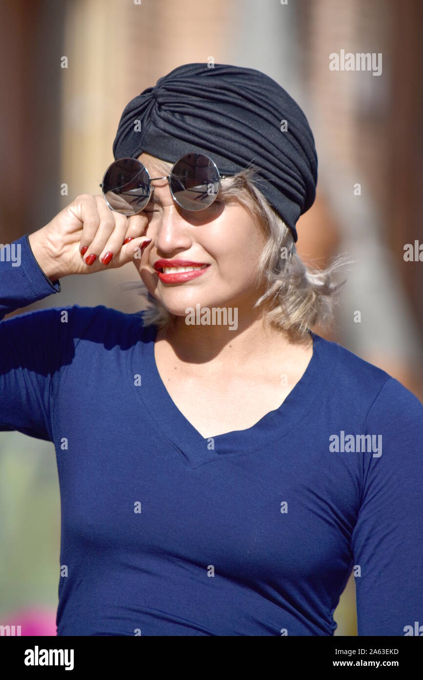Muslim cry female hi-res stock photography and images - Alamy