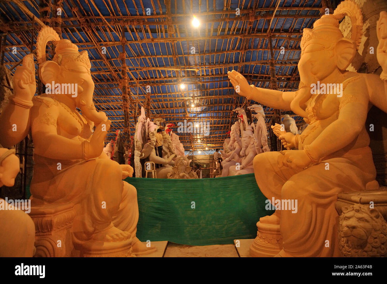 Making of idols hi-res stock photography and images - Alamy