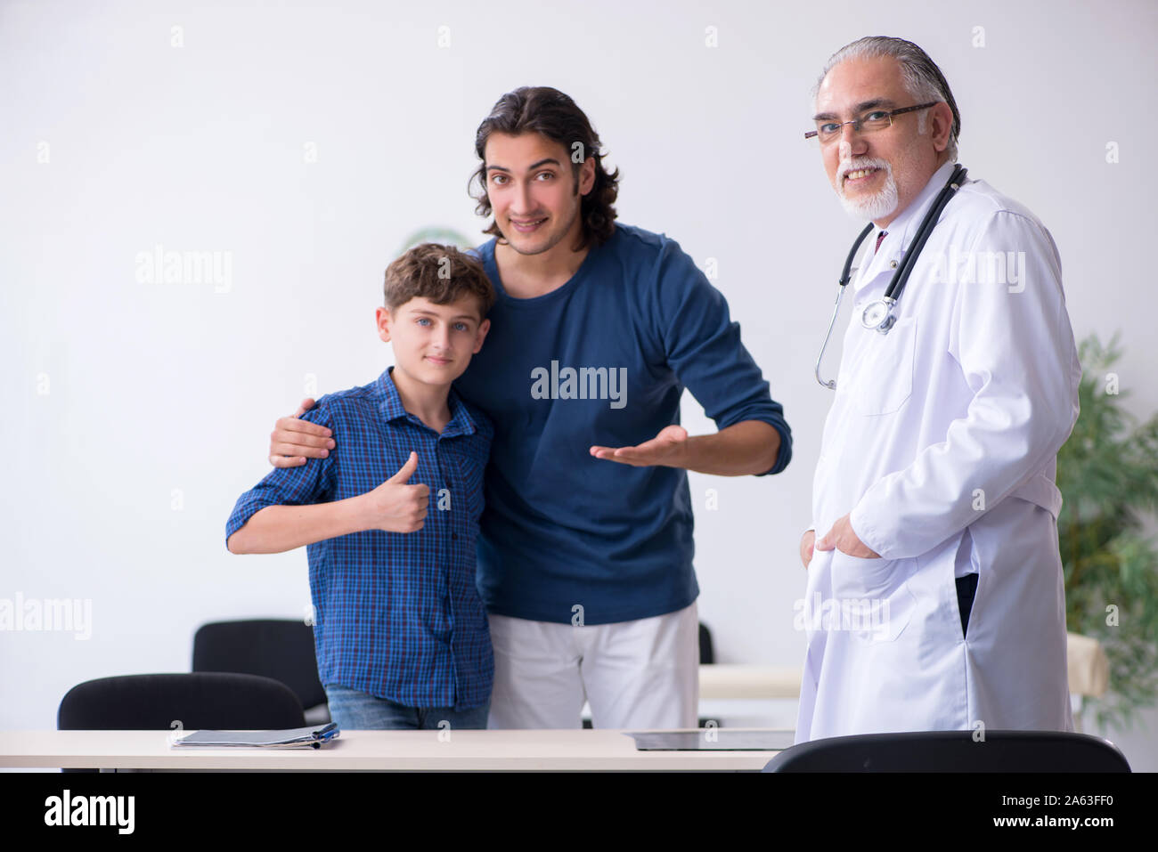 The young boy visiting doctor in hospital Stock Photo - Alamy