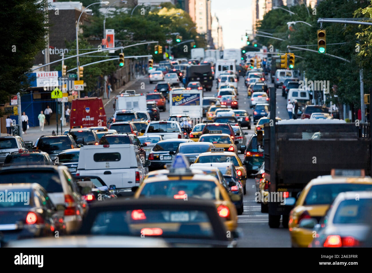 Rush hour traffic in a busy city street Stock Photo - Alamy