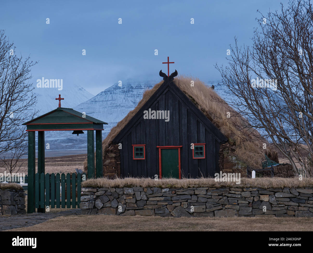 Peat roof hi-res stock photography and images - Alamy