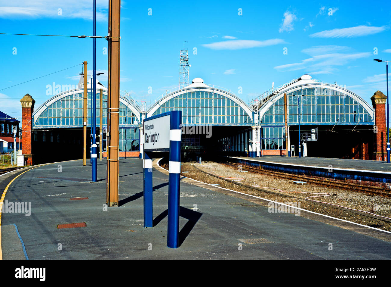 Darlington railway station hi-res stock photography and images - Alamy