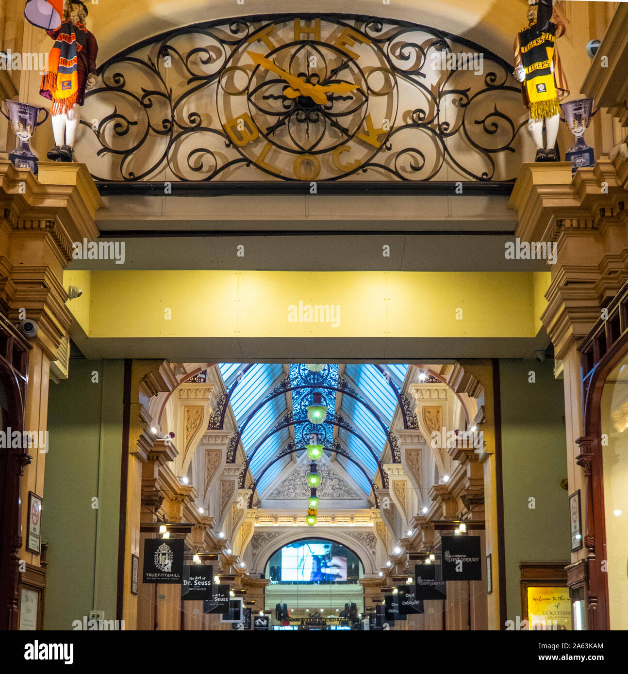 Grand arcade clock hi-res stock photography and images - Alamy